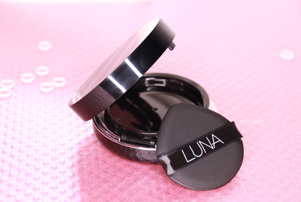 루나(LUNA) 에센스 수분광 팩트 FX [21호 라이트베이지] 파워리뷰 by Barista_soo - 언니의파우치