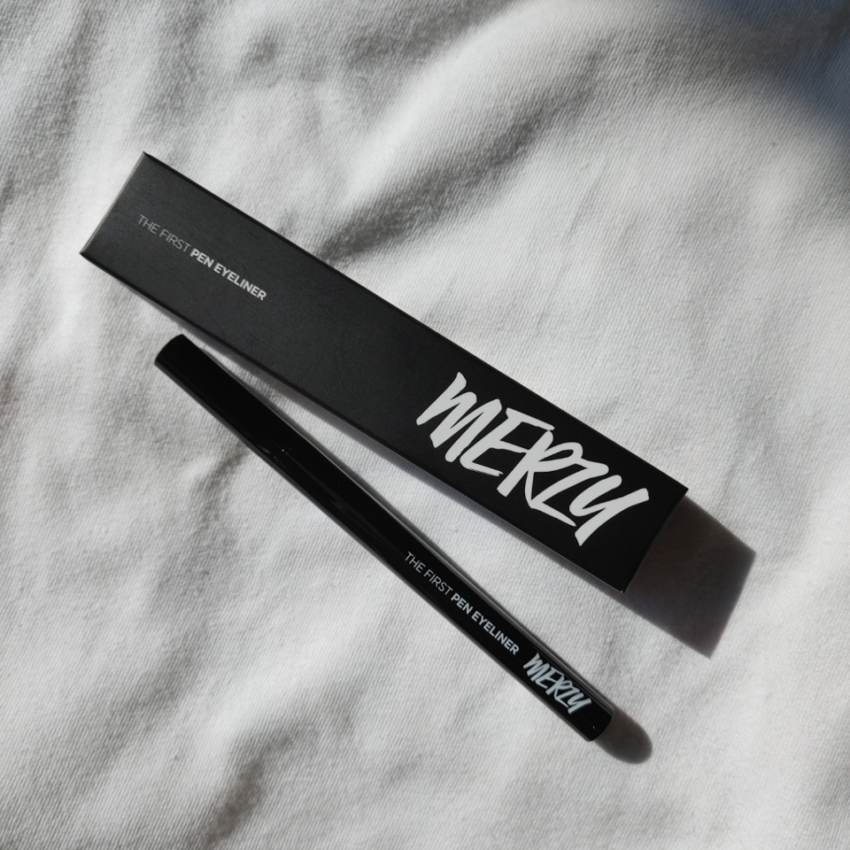 머지(MERZY) 더 퍼스트 펜 아이라이너 [P1 오레오] 파워리뷰 by 얌민경 - 언니의파우치